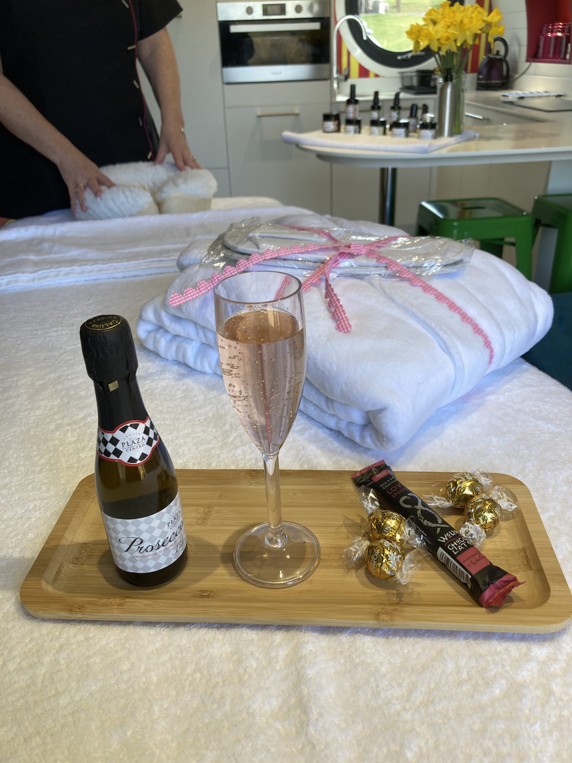 Holiday Pampering Sessions | Let's Glamp Retro